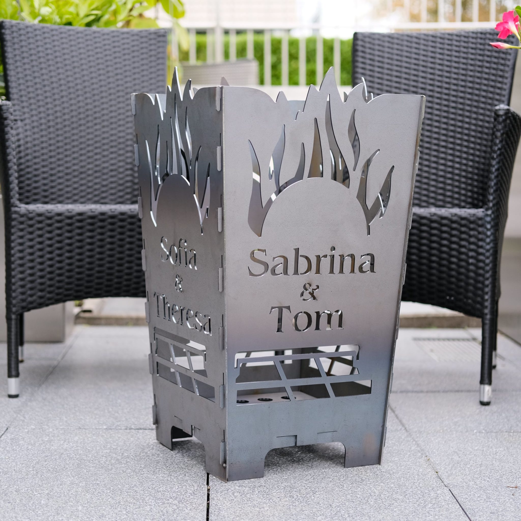 Stahl Feuerkorb „Excellence“ mit Wunschname | Stahlkunst